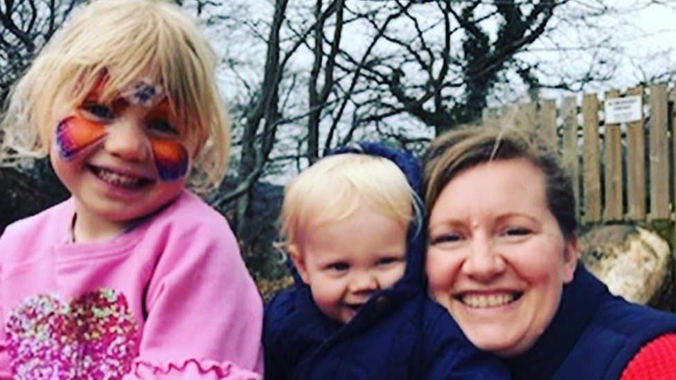 Maternity discrimination: 'Having a baby cost me my job' - BBC News