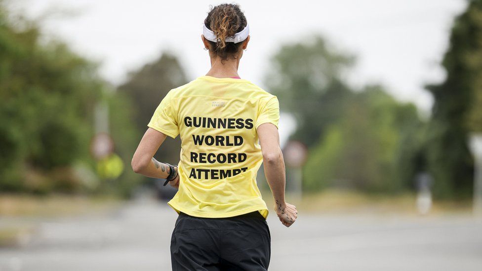 Derby woman completes bid to run length of New Zealand - BBC News