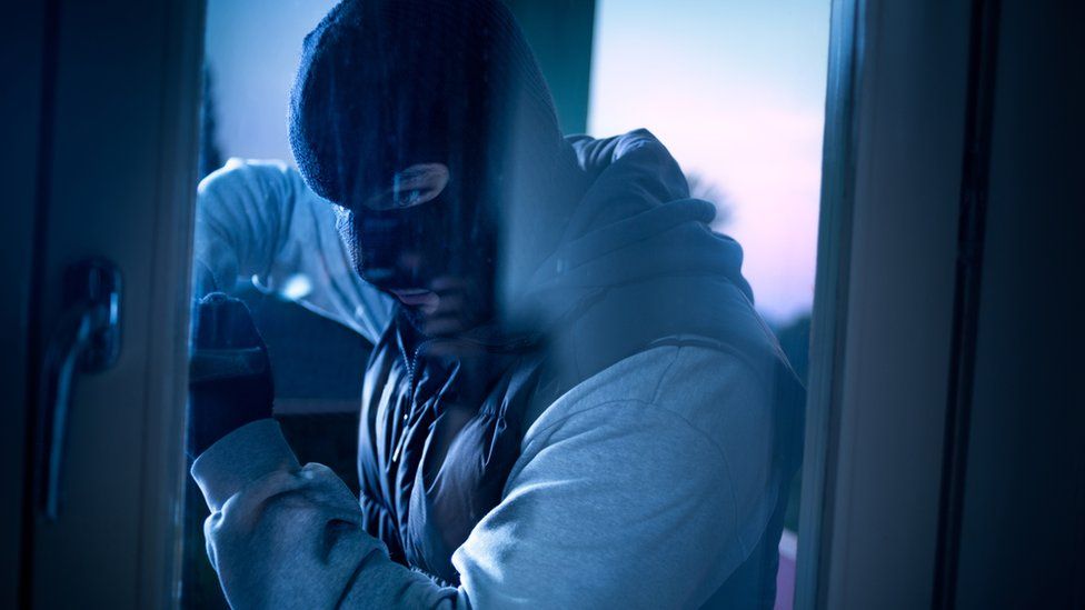 Police make '14 arrests for every 100 burglaries' - BBC News