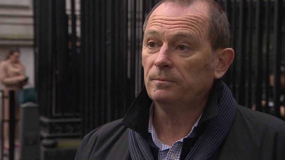 Met Police 'may struggle' to recruit firearms officers quickly - BBC News