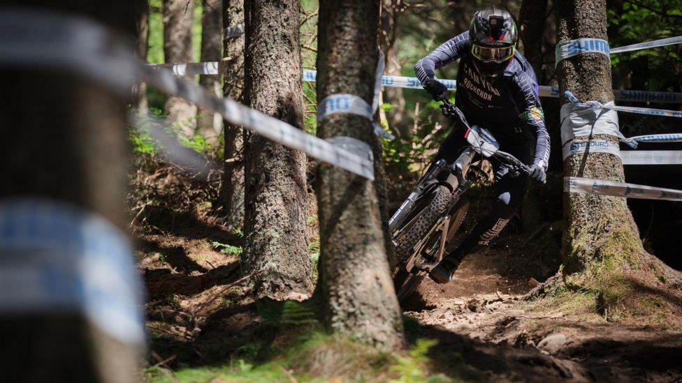 In pictures: Enduro World Series hits the Tweed Valley - BBC News
