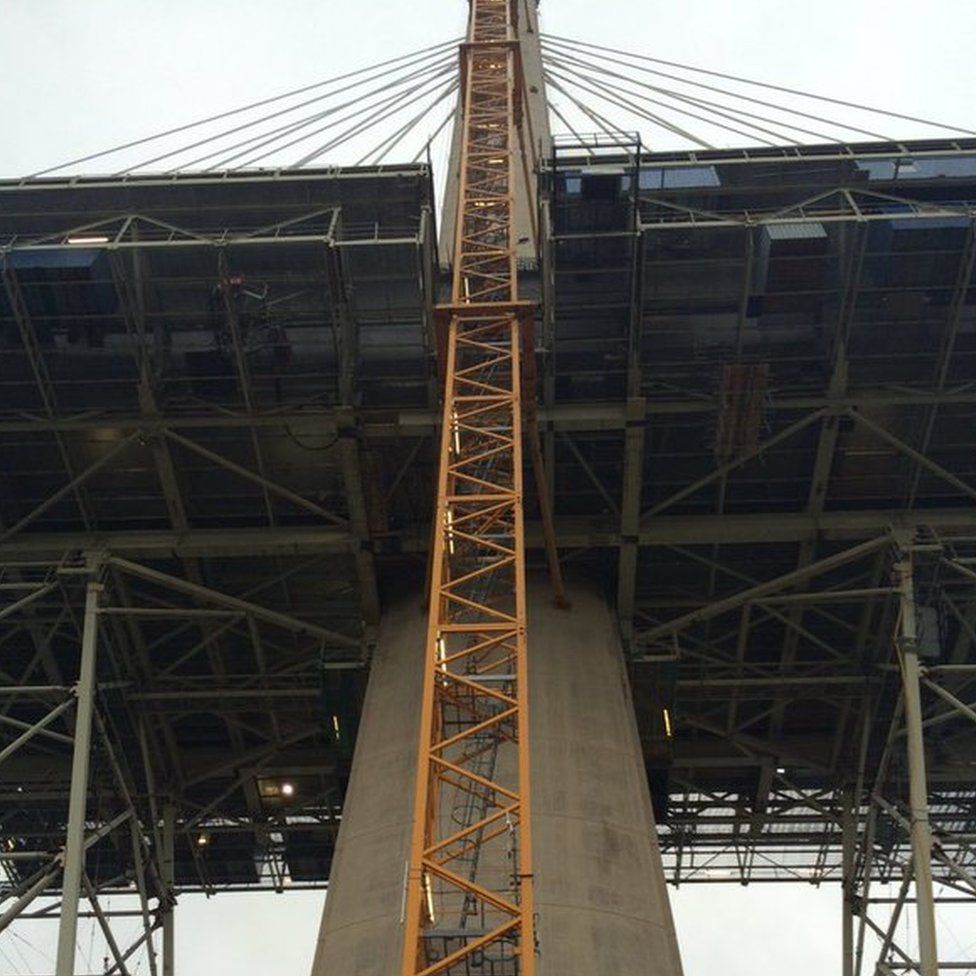 Quarter of Queensferry Crossing bridge deck in place - BBC News