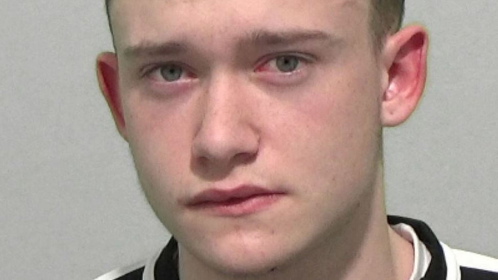 'Grindr-row murderer Aaron Ray attacked me in possessive rage' - BBC News