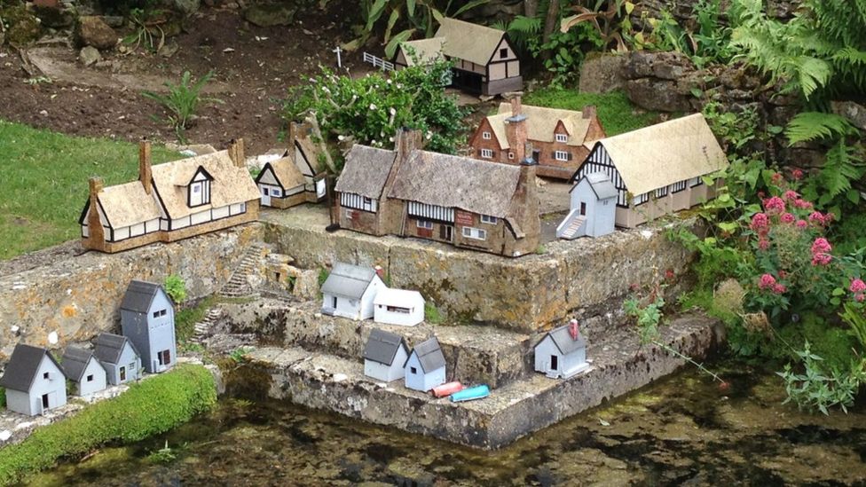 Model village brought back to life in Cotswolds - BBC News
