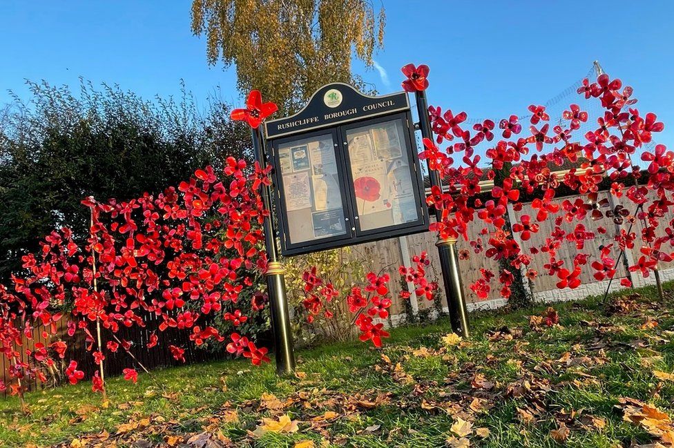 East Midlands communities decorated for Armistice Day - BBC News