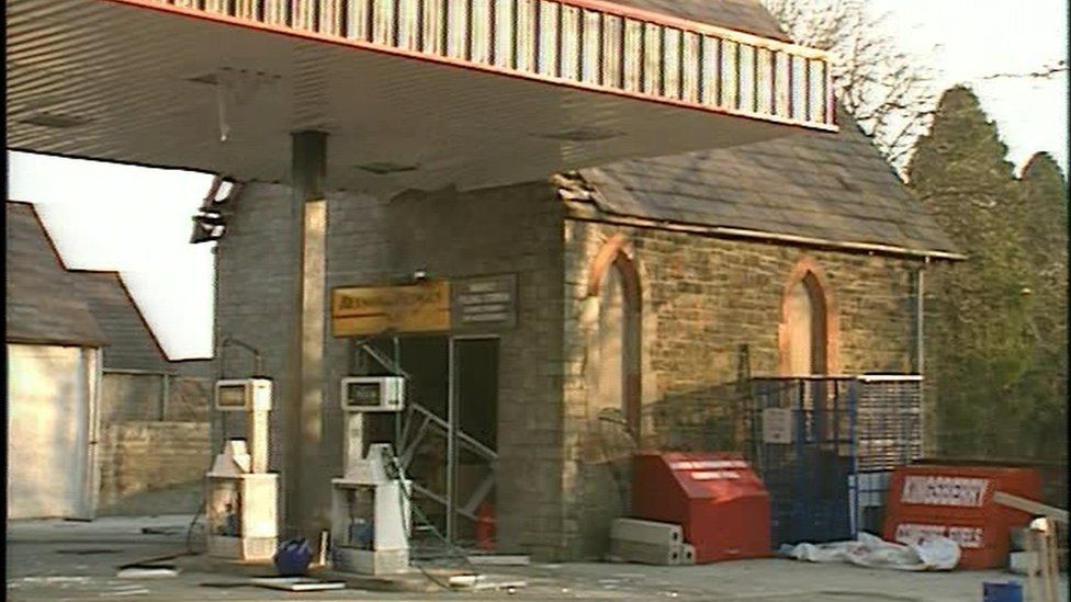 Randalstown bomb: Eamonn O'Boyle in court over 1990 attack - BBC News