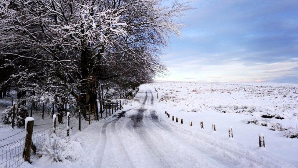 West Midlands photographers capture winter wonderland - BBC News