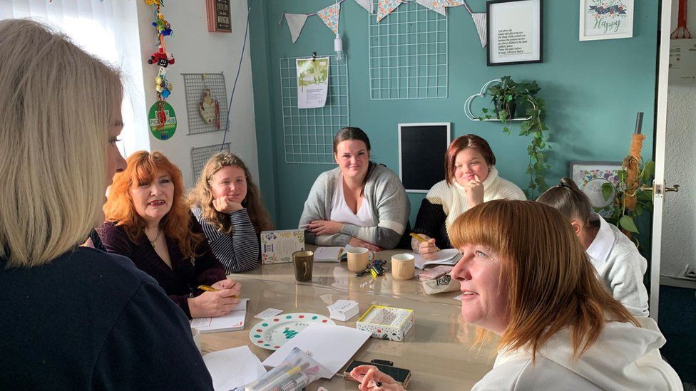 Rhoi 'llais a hyder i gymuned Blaen-y-maes' - BBC Cymru Fyw