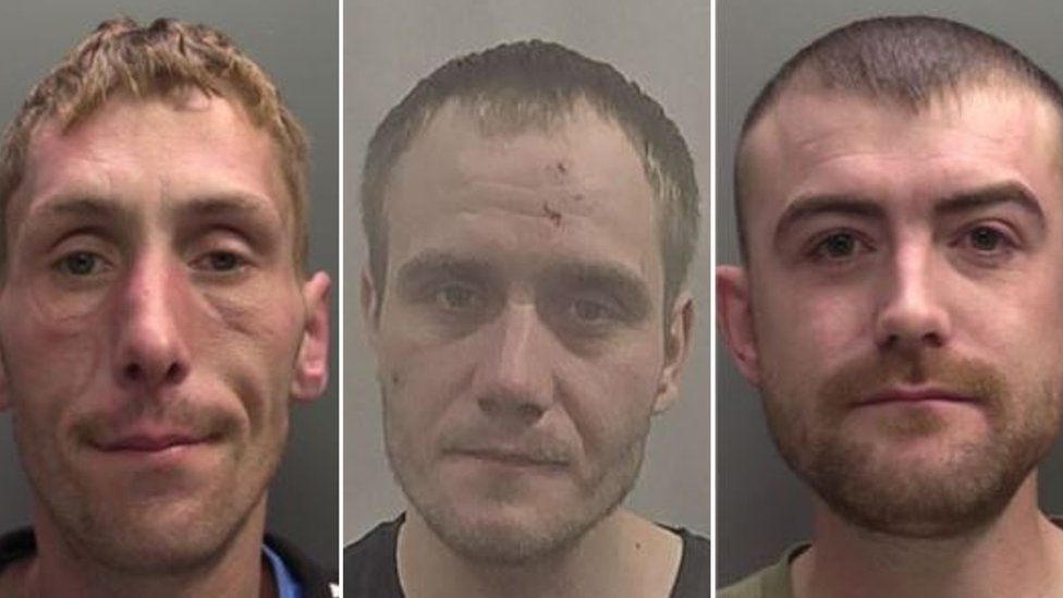 Scunthorpe: Robbers jailed for fracturing man's skull - BBC News