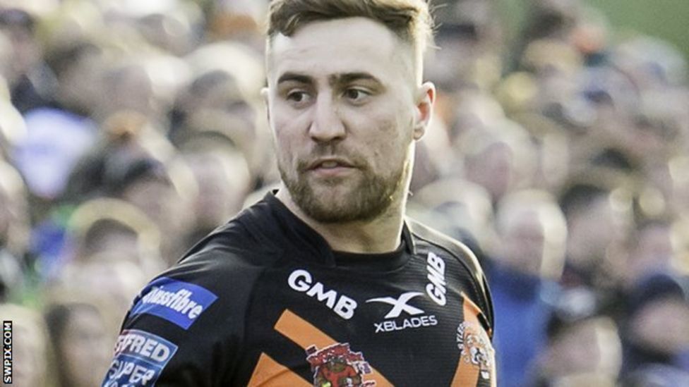 James Clare: Castleford Tigers winger signs contract extension - BBC Sport
