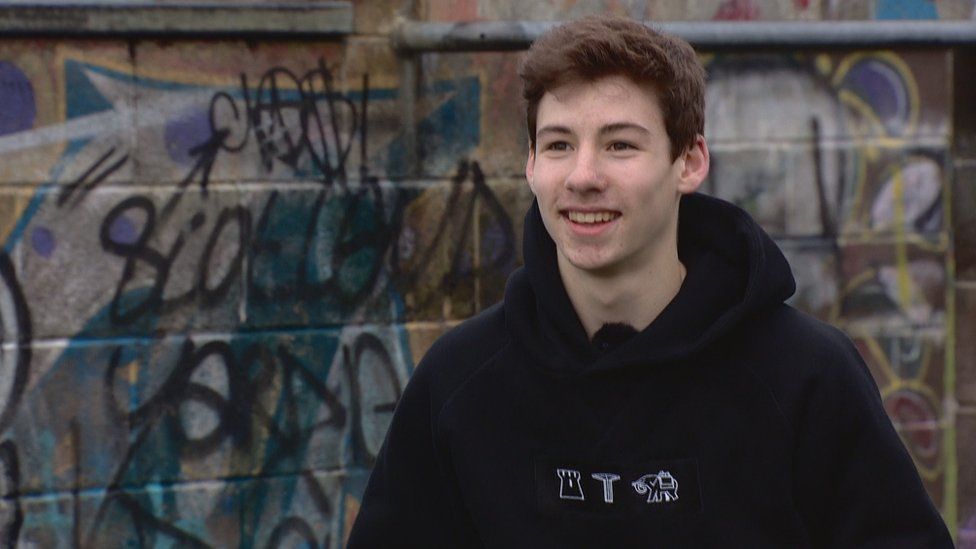 Freerunner chooses Trainspotting remake - BBC News
