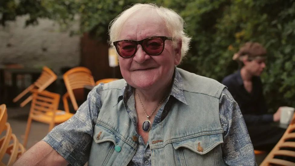 Pwy sy'n canu am Gwenllian? - BBC Cymru Fyw