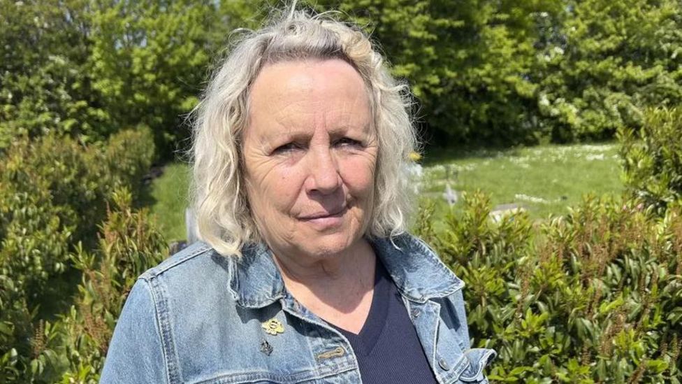 Council moves Clacton-on-Sea grave after widow's plea - BBC News