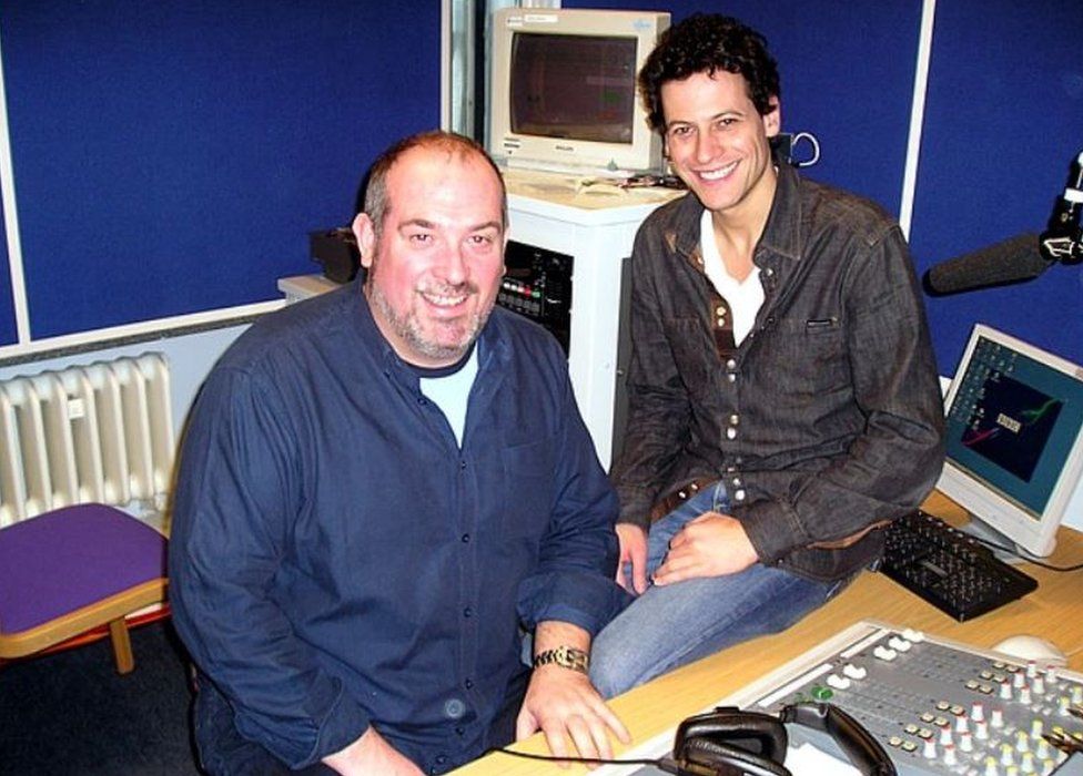 Ieuan Rhys: Plismon y Cwm a Dame y pantos - BBC Cymru Fyw