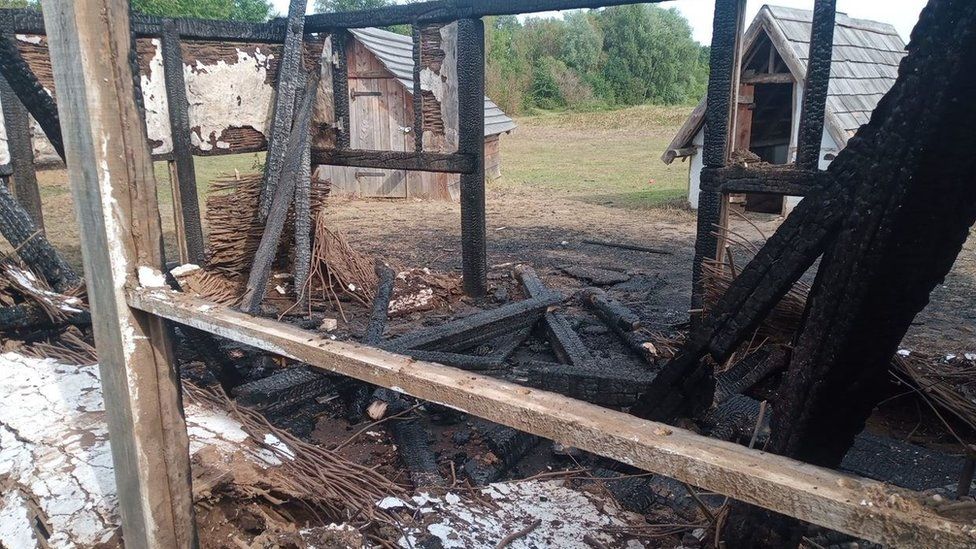 Anglo-Saxon style building destroyed by fire in Nottinghamshire - BBC News