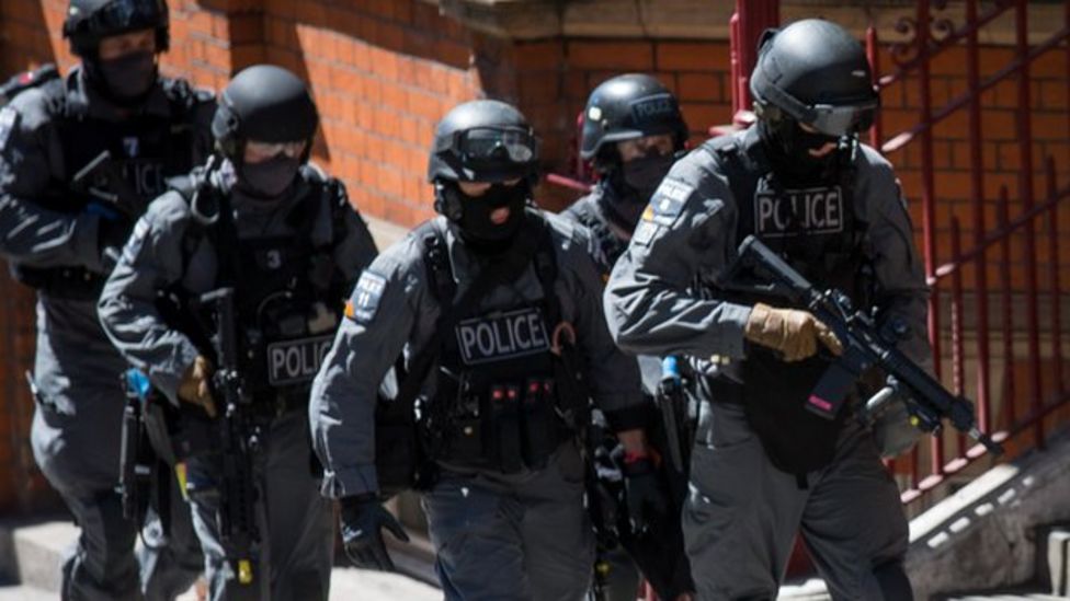 Police fear gun links between UK crime gangs and terrorists - BBC News