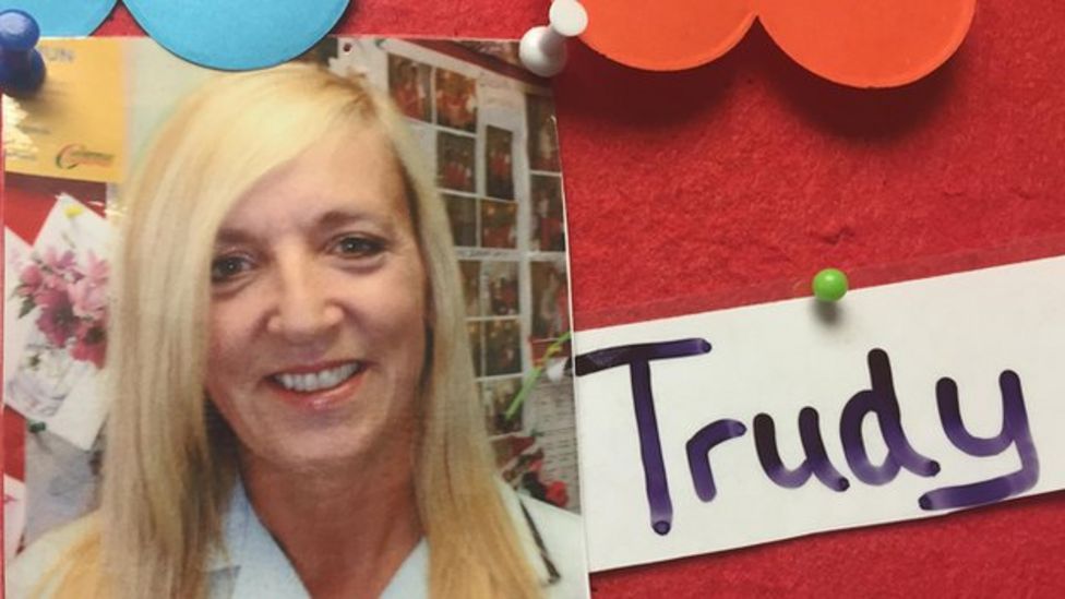 Welsh woman Trudy Jones killed in Tunisia terrorist attack - BBC News