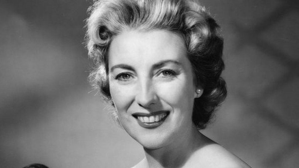 Dame Vera Lynn: Memorial statue will not be in Dover - BBC News