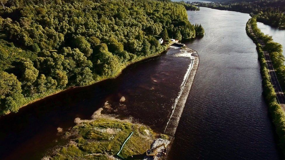 £2m project to strengthen Caledonian Canal weir completed - BBC News