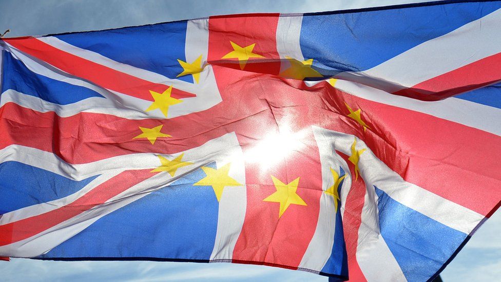 Brexit deadline spin: Frenzy in UK, secrecy in Brussels - BBC News