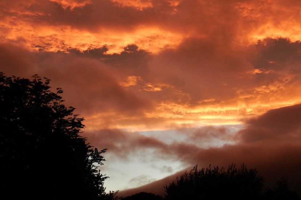 In pictures: Stunning sunset for Scotland - BBC News