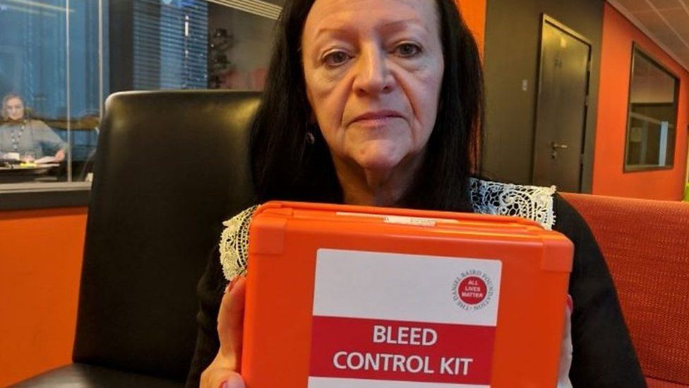 Friends fund medical kit to help Leicester stab victims - BBC News