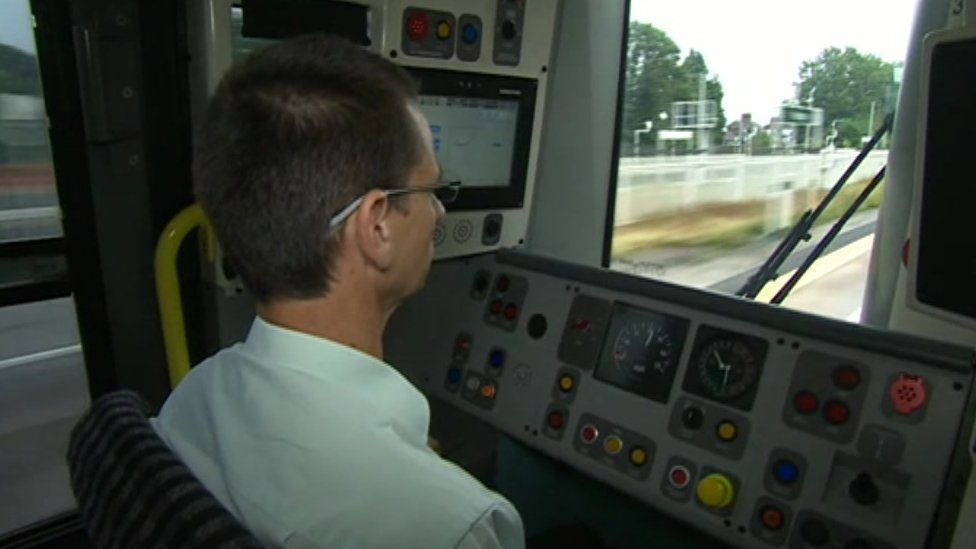 Aslef train drivers accept Southern rail deal - BBC News