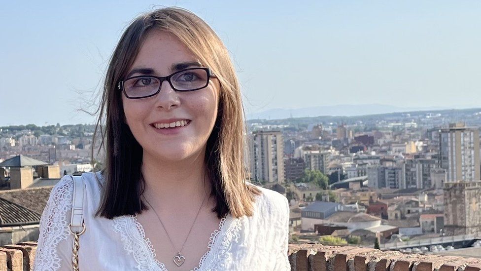 'Pethau angen newid' i bobl anabl ar nosweithiau allan - BBC Cymru Fyw