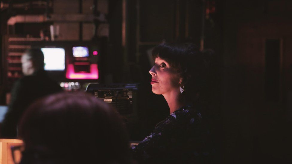 Lluniau gig Geraint Jarman: Steddfod yn y Ddinas - BBC Cymru Fyw