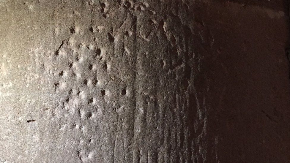 Graffiti hunt finds 600 marks in Orkney's St Magnus Cathedral - BBC News
