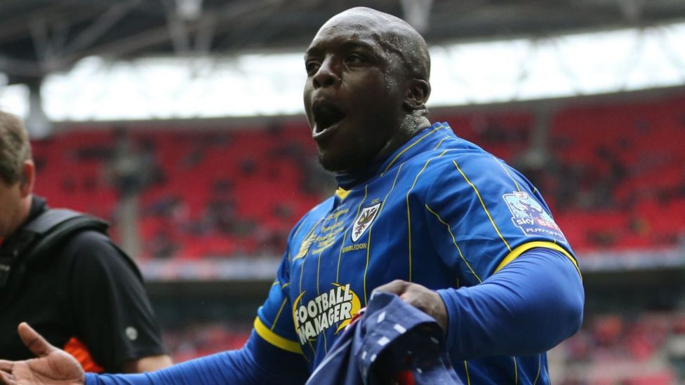 Adebayo Akinfenwa: Wycombe Wanderers striker sent off on debut - BBC Sport