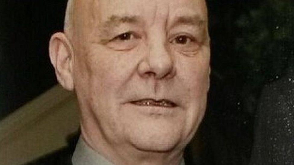 Burnley stabbing murder: Two jailed over Keith Passmore's death - BBC News