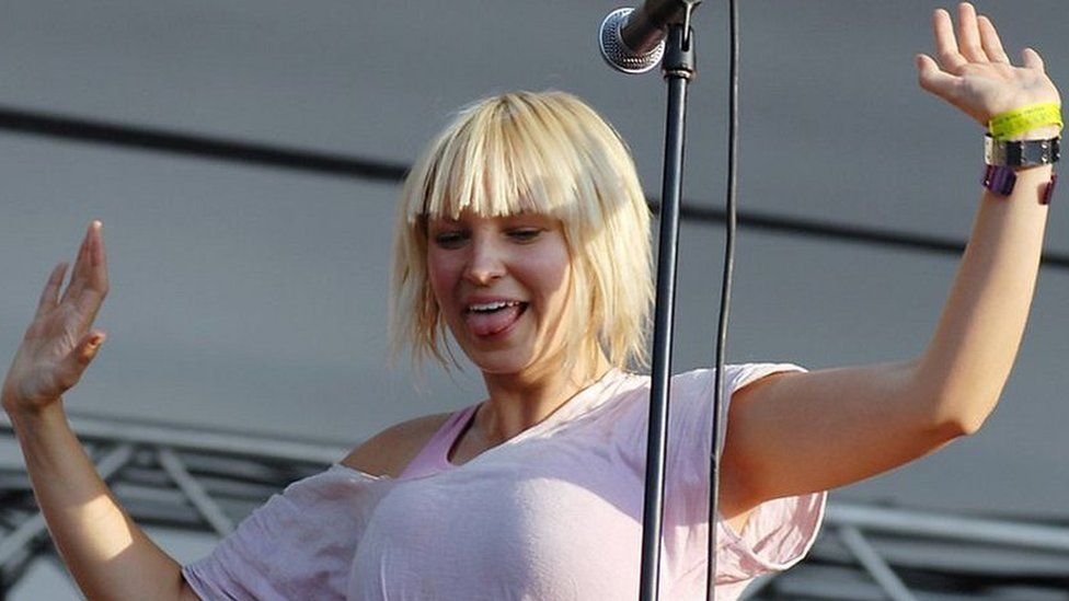 Sia braves bad weather, burst tyres and diarrhoea - BBC News
