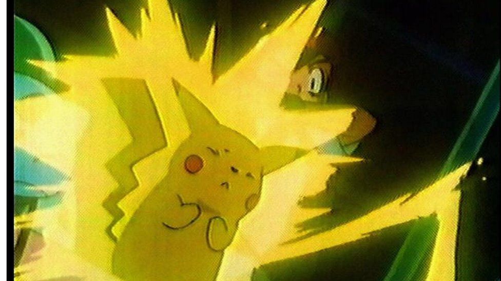 Tweet with flashing images sent to epileptic writer - BBC News