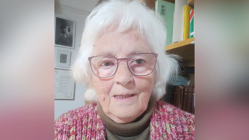 Cofio 60 mlynedd ers protest gyntaf Cymdeithas yr Iaith - BBC Cymru Fyw