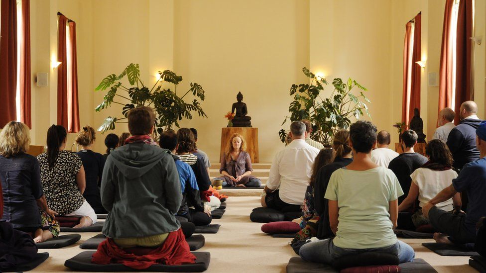 'My silent retreat obsession changed my life' - BBC News