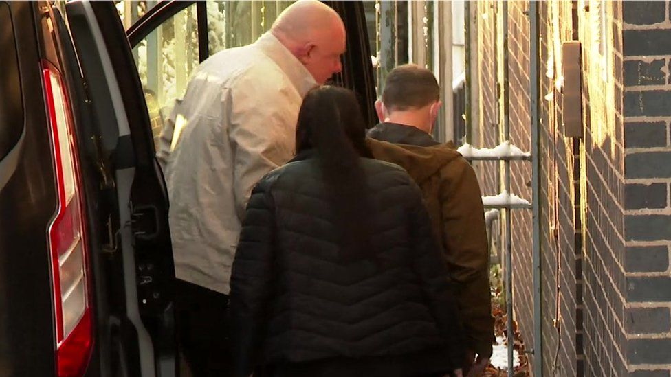 Minffordd: Mab wedi 'cicio a sathru' ar Dafydd Thomas - BBC Cymru Fyw