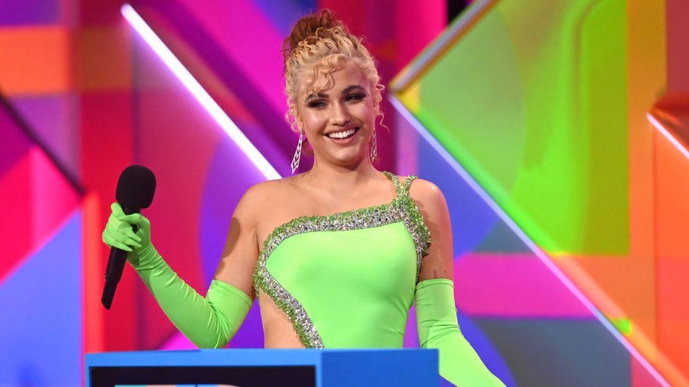 Mabel taking a break from social media over online bullying - BBC Newsround