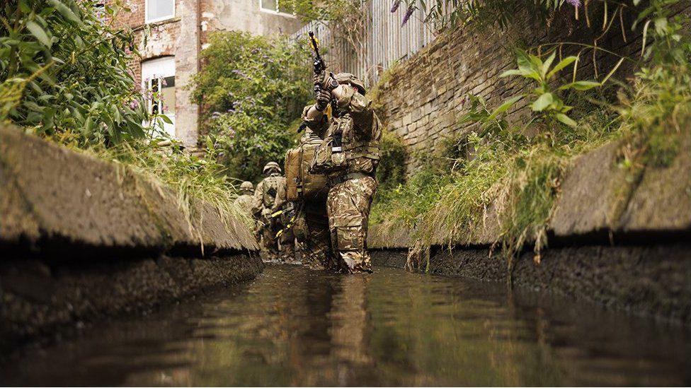 Army in training exercise beneath Leeds streets - BBC News