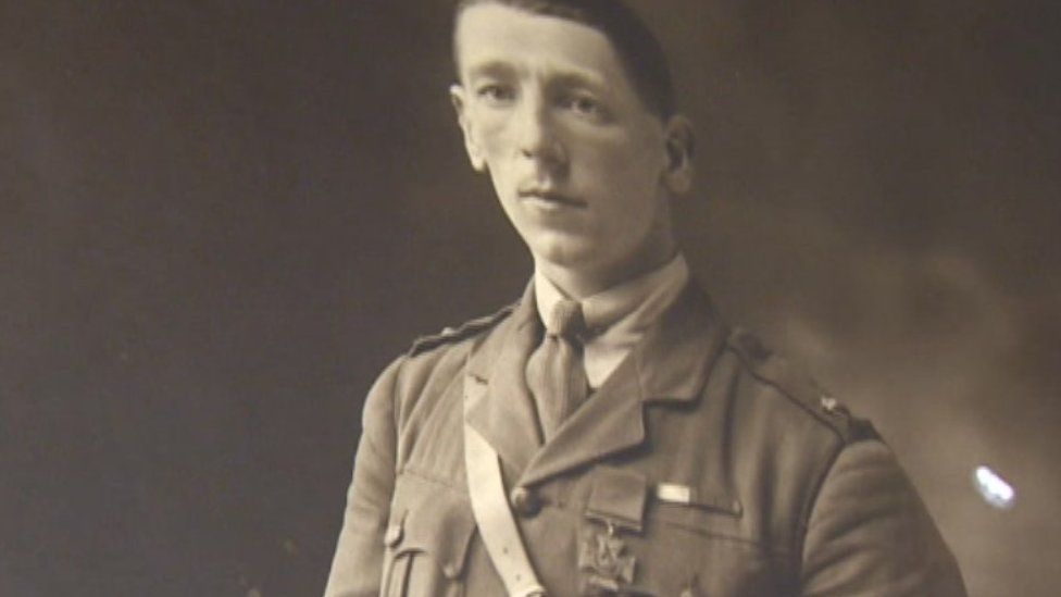 Memorial stone unveiled for WW1 hero Sgt Edward Cooper - BBC News