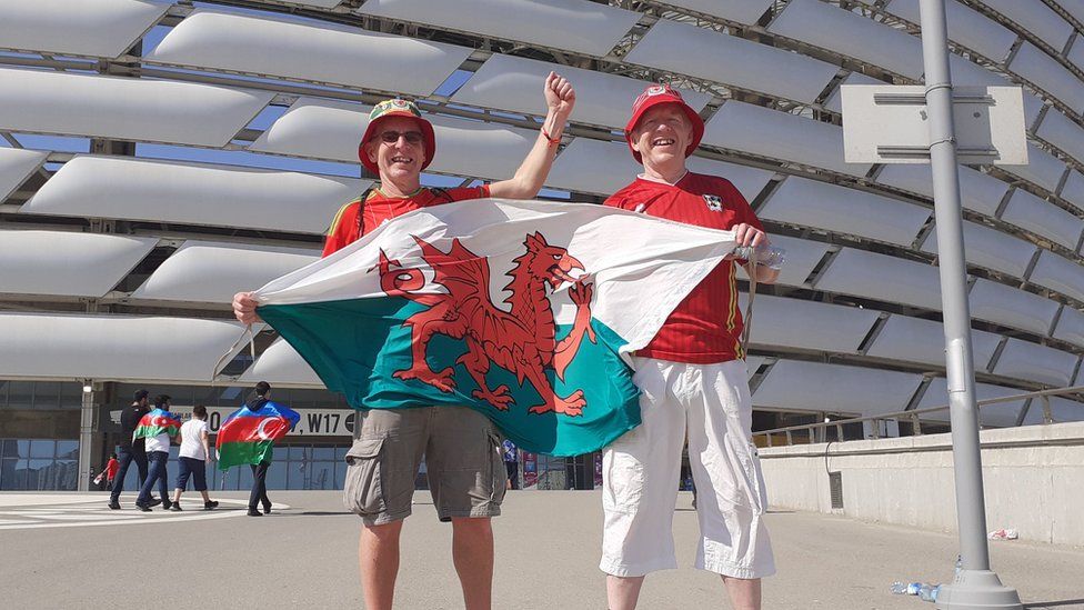 Cyffro ond pryder ymysg cefnogwyr cyn Cwpan y Byd Qatar - BBC Cymru Fyw