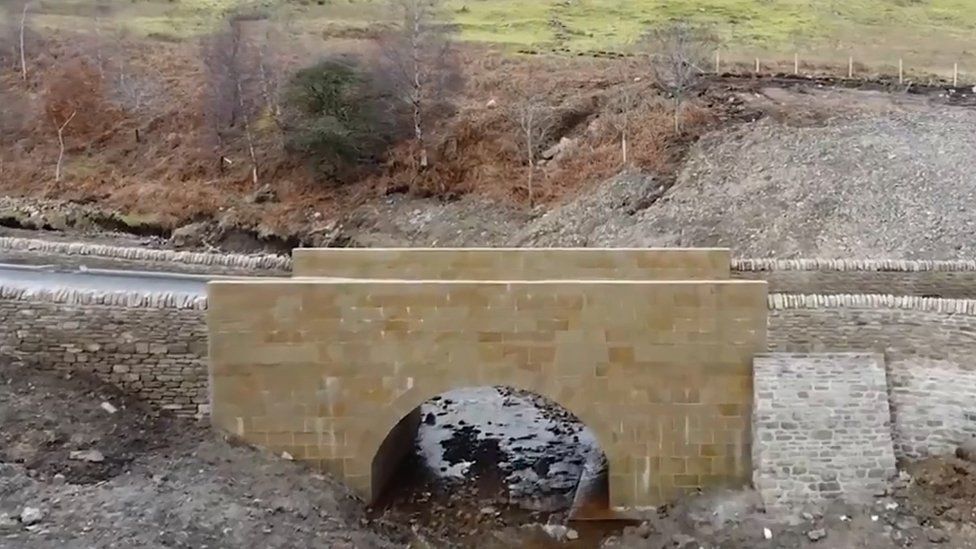 Solihull flooding: M42 and homes deluged in thunderstorm - BBC News