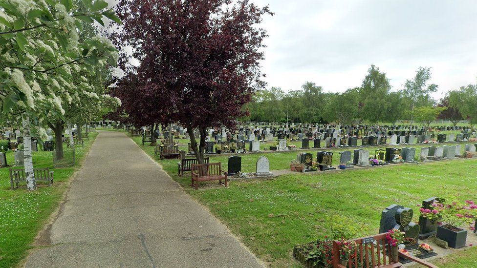 Burial costs in Southend to rise due to lack of cemetery space - BBC News