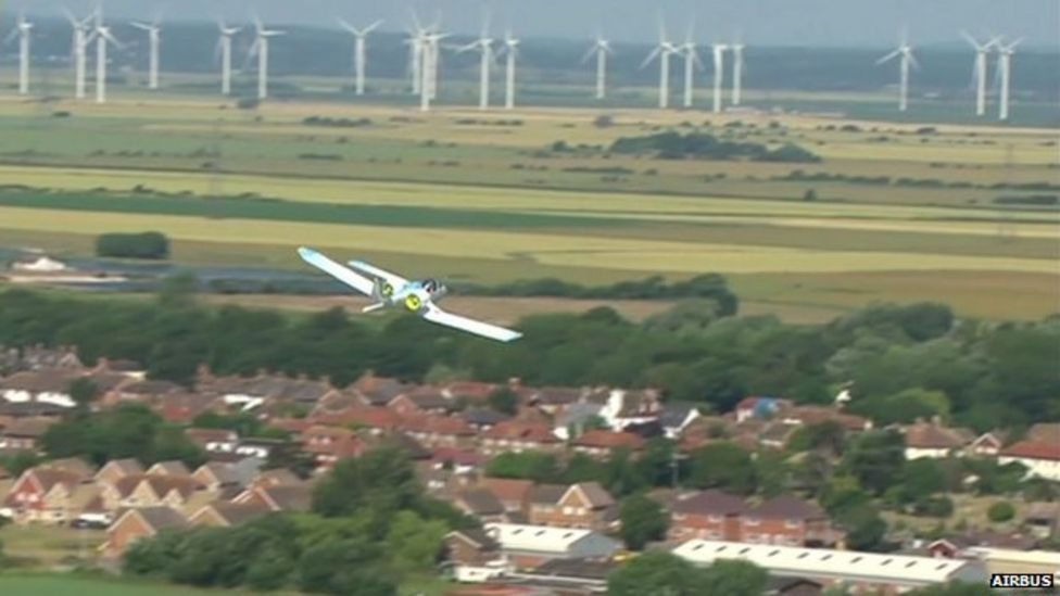 Row of 'first' cross Channel electric flight - BBC News
