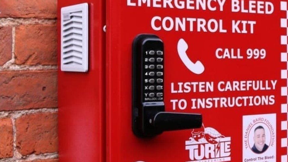 Friends fund medical kit to help Leicester stab victims - BBC News