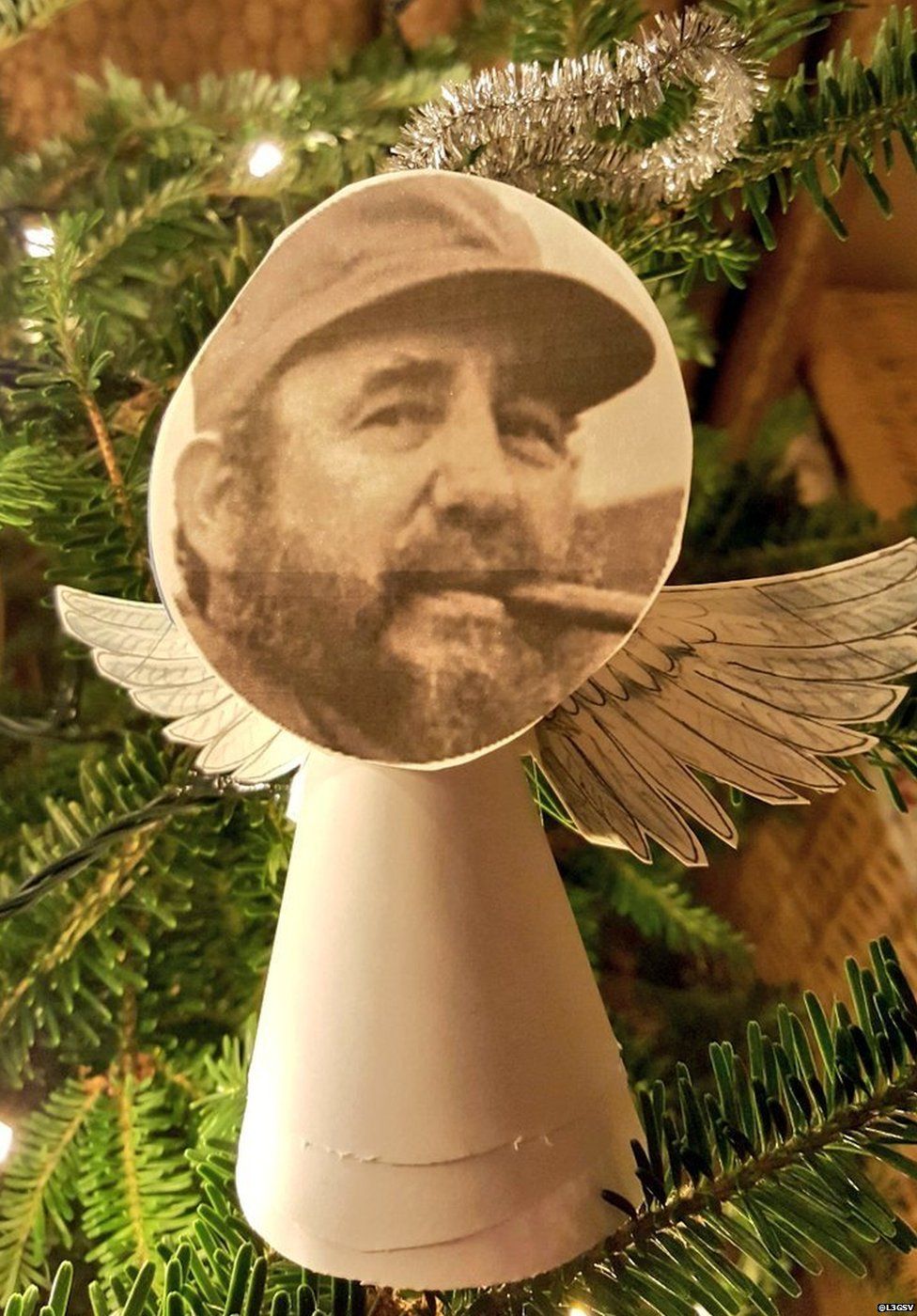 A woman's Christmas tree pays tribute to the stars we've said goodbye ...