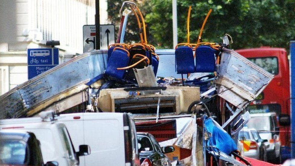 Victims of 7/7 attacks 'never forgotten' - BBC News
