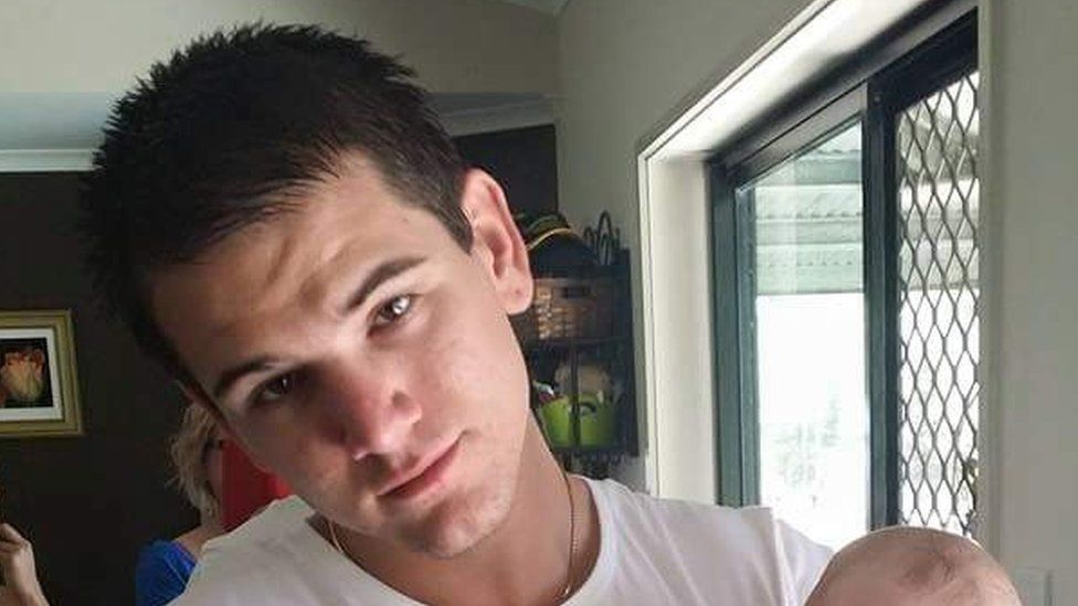 Former detainees sue over alleged abuse in Northern Territory - BBC News