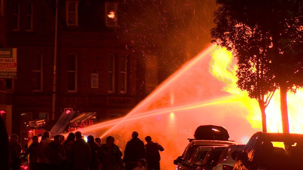 11th night bonfires in pictures - BBC News