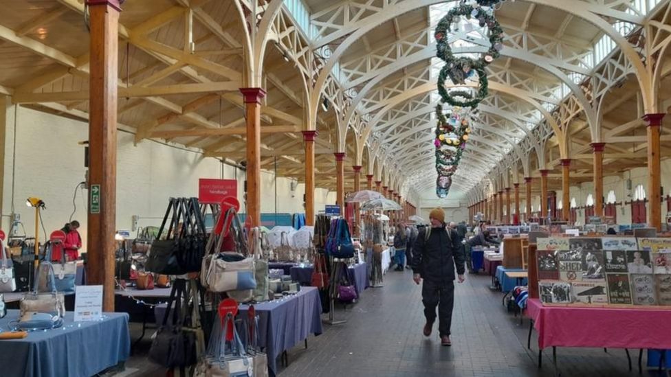 Barnstaple's Pannier Market reopens after refurbishment - BBC News
